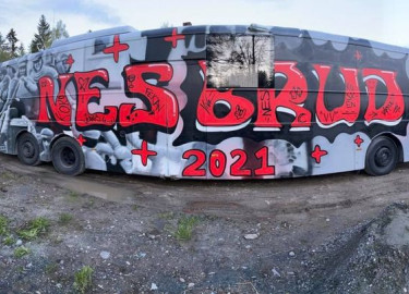 Russebuss og russebil til salgs | Russehjelpen