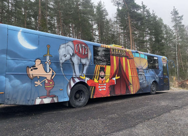 Russebuss og russebil til salgs | Russehjelpen