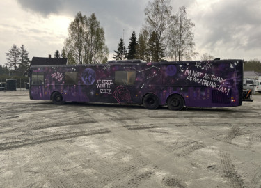 Russebuss og russebil til salgs | Russehjelpen