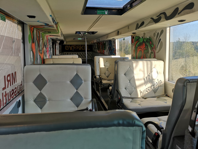 Profesjonelt bygd russebuss til leie for 180.000 inkl lyd, lys og ...